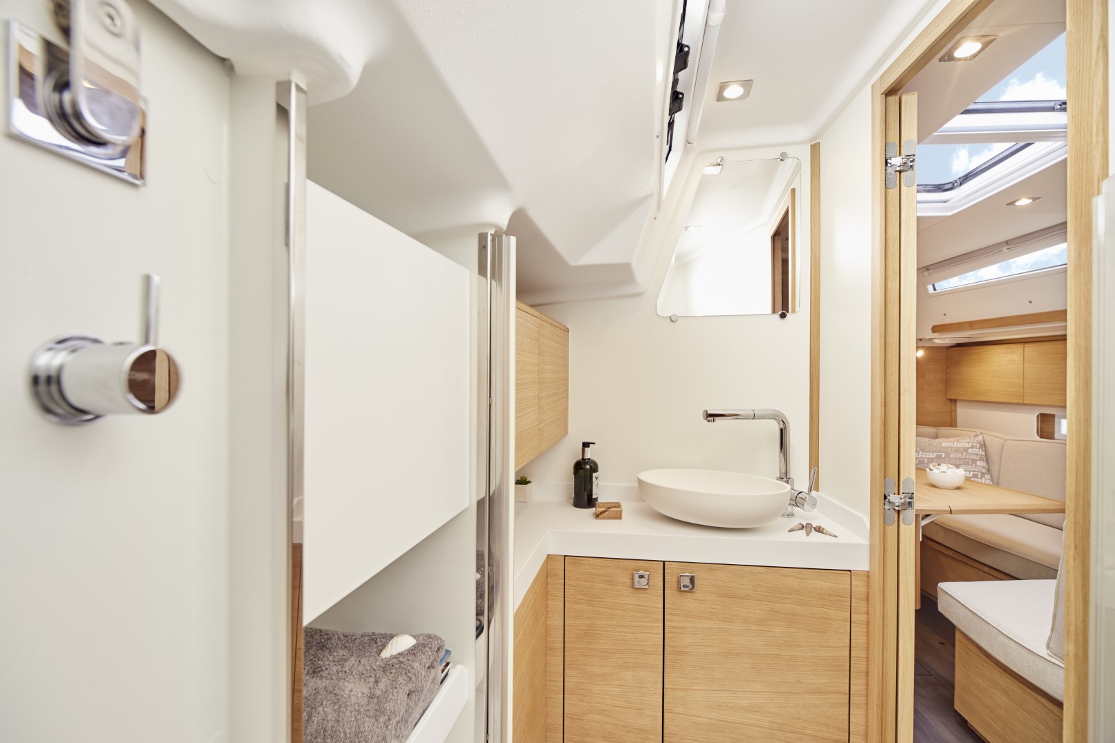 Elan E5 | Elan Yachts