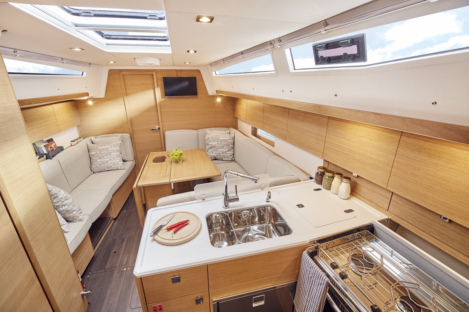 Elan E5 | Elan Yachts